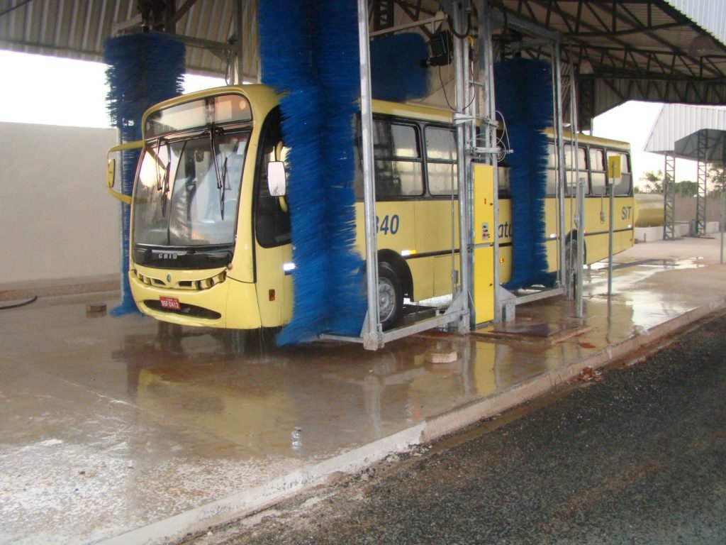 Lavagem de ônibus - Empresas podem economizar 80% de água